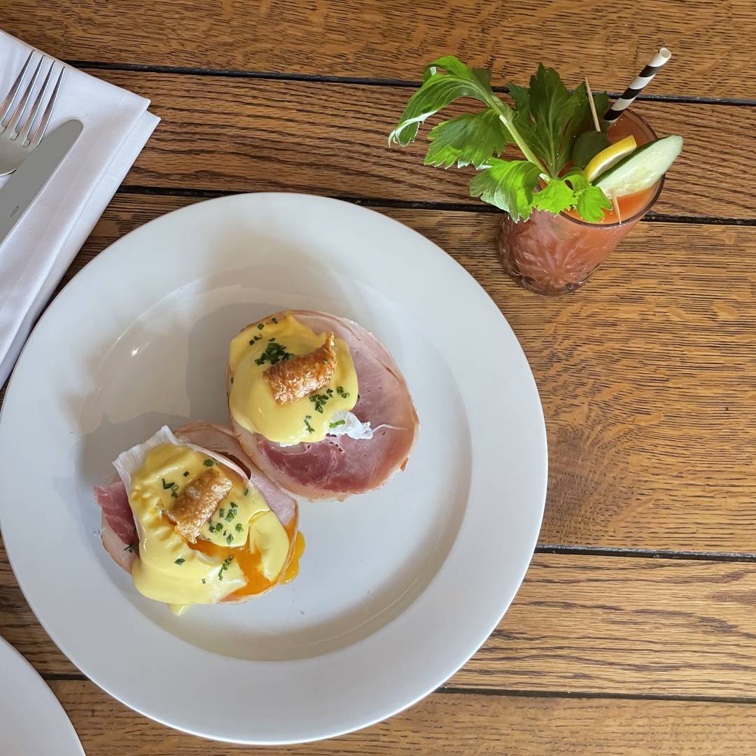 Toast to The White Oak, Cookham! • Round and About • Round & About Magazine